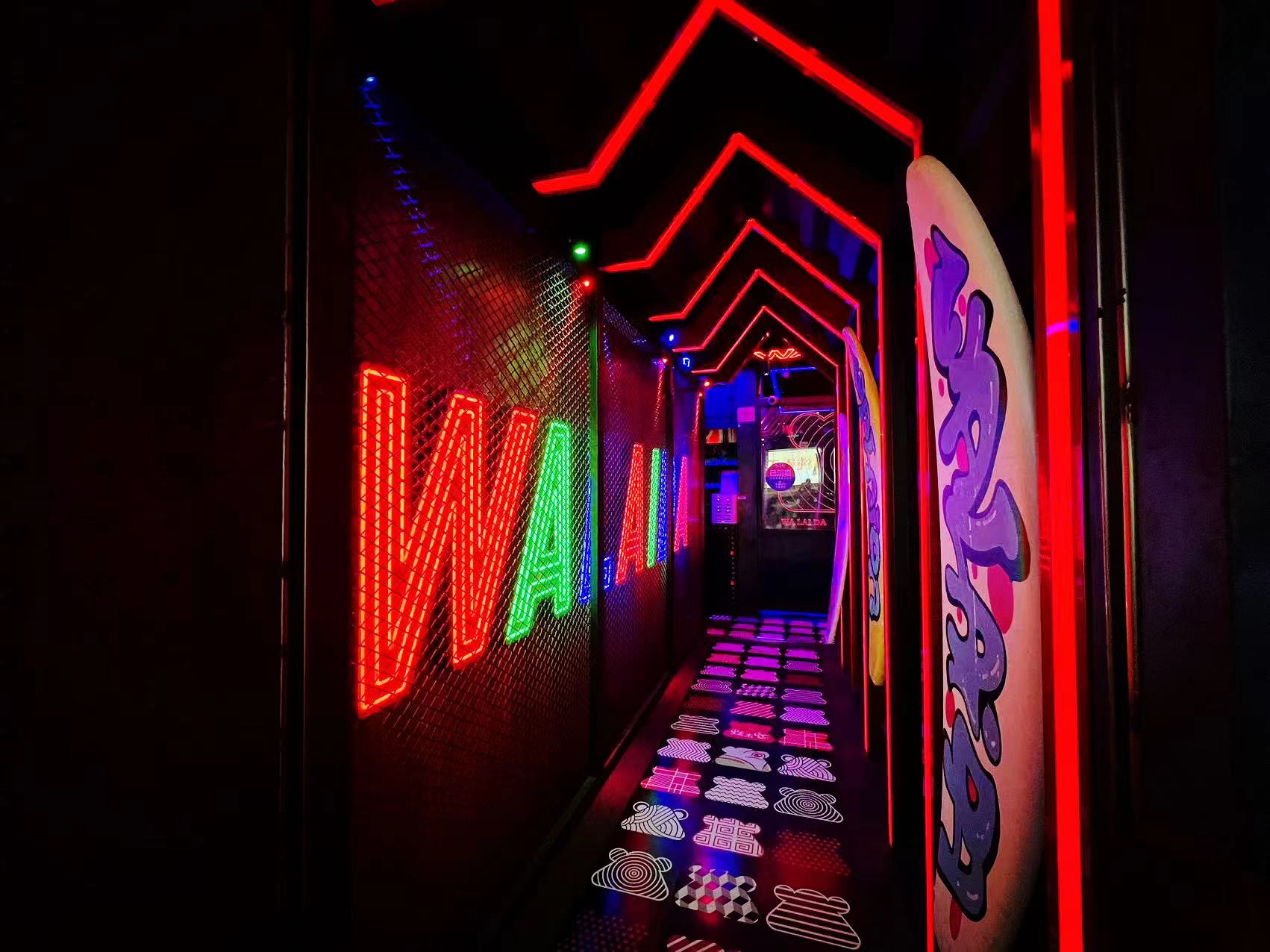 SHOW CASE | Nightclub life full of excitement and energy — NeonsignLife ...